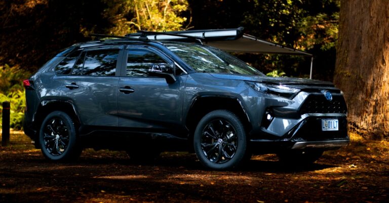 Best 5 Kayak Roof Racks For Toyota RAV4 (2025) | Kayak Manual