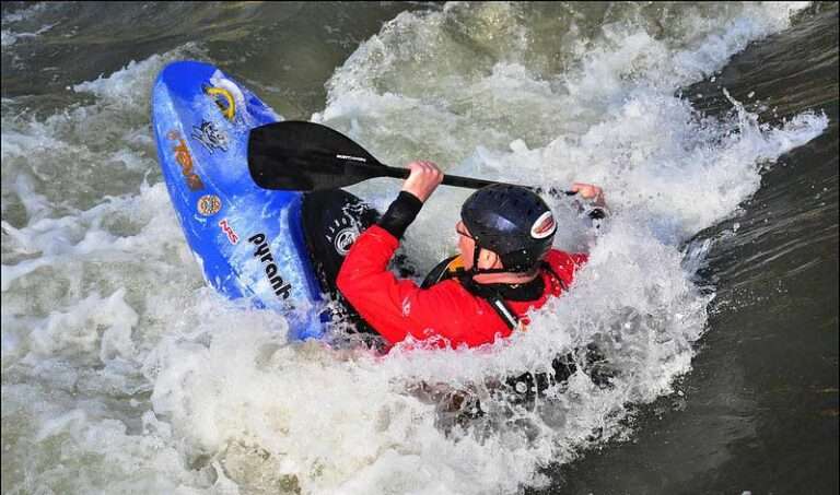Your Guide to Freestyle Kayaking | Kayak Manual